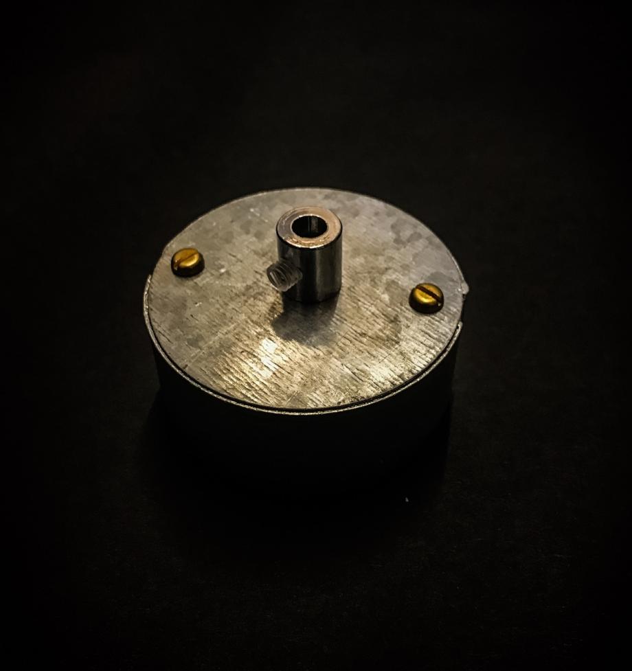 Industrial conduit box cord grip for a pendant